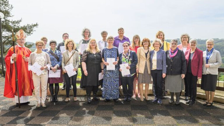 La Iglesia en Alemania forma a mujeres para ser diaconisas a pesar no ...